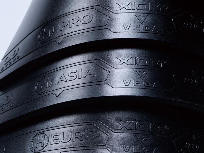 【XIOM／ヴェガ ハイブリッド】5年間の沈黙を破り登場。中国とドイツのハイブリッド、新時代に対応する『ヴェガ』 ｜ 卓球王国PLUS